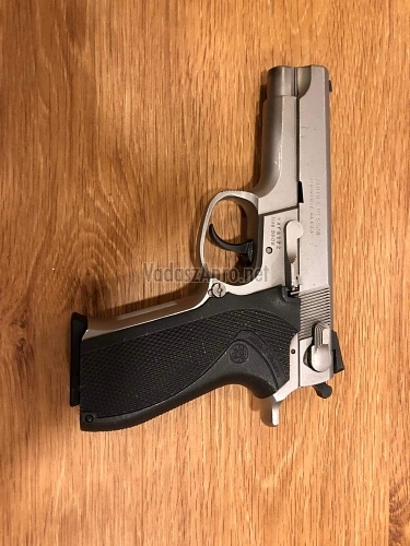 SMITH & WESSON M5906