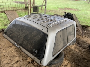 Mazda B2500 v. Ford Ranger platódoboz