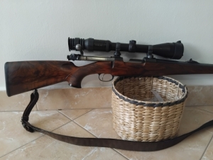 Távlövő kaliberű ( 7 mm STW ) golyós puska